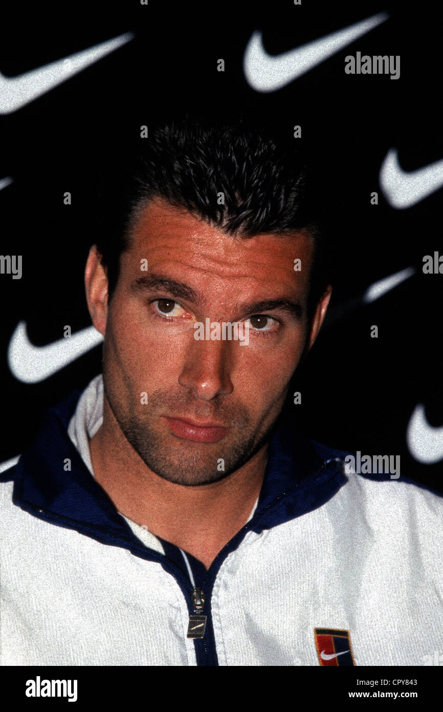 Male with nike hi-res stock photography and images - Alamy