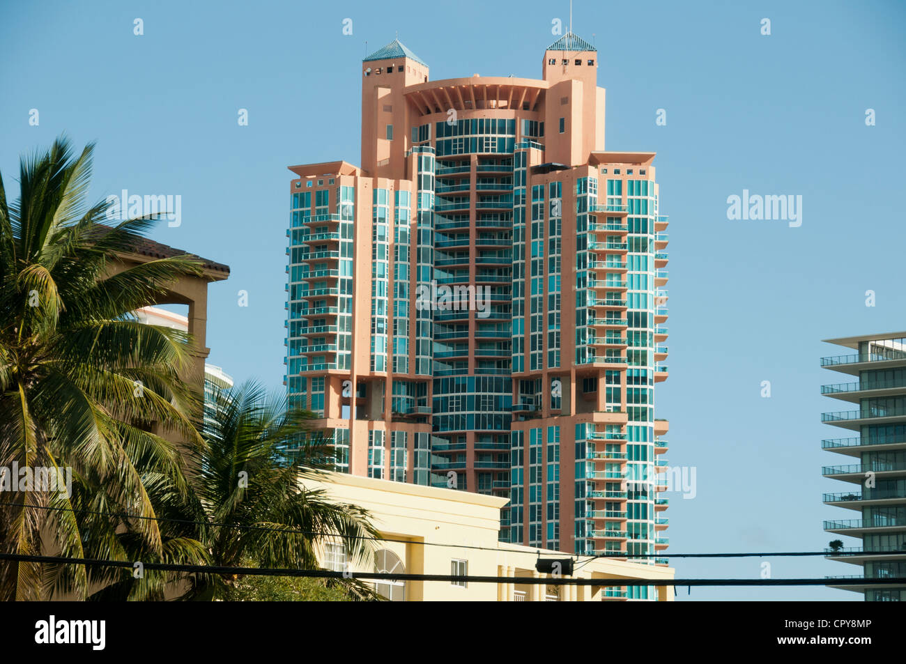 Unfinished hi rise condominium in Miami Florida Stock Photo - Alamy