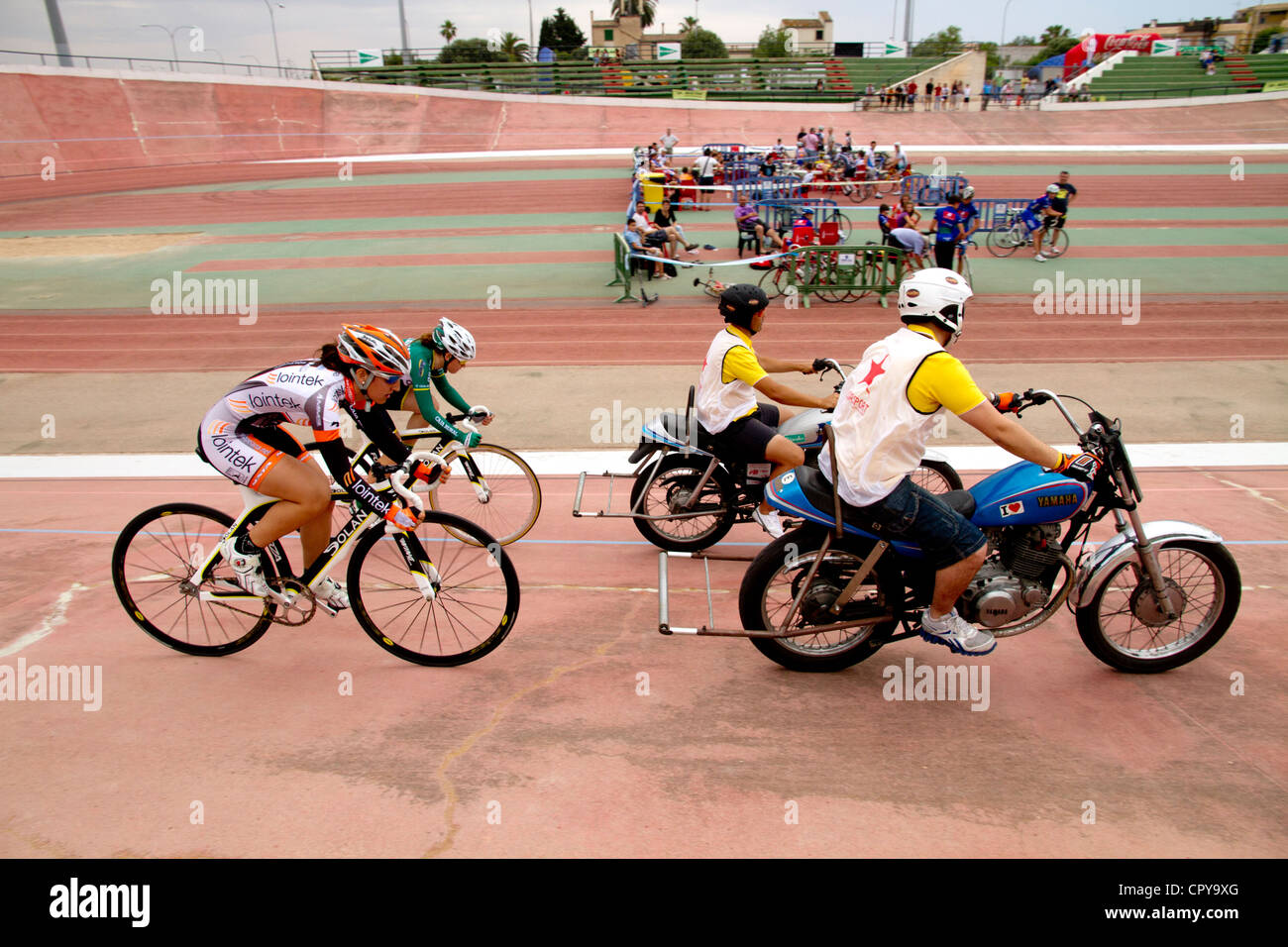 Track cyclists racing in velodrome hi-res stock photography and images ...