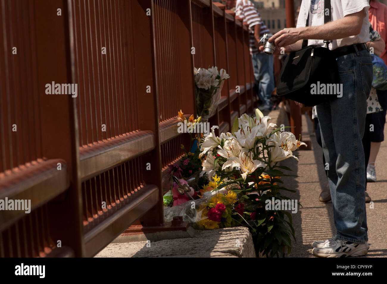 Arch bridge collapse hi-res stock photography and images - Alamy