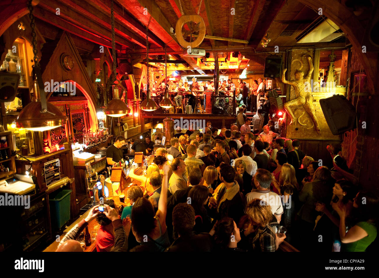 Republic of Ireland, Galway County, Galway, nightlife, The Quays Pub ...