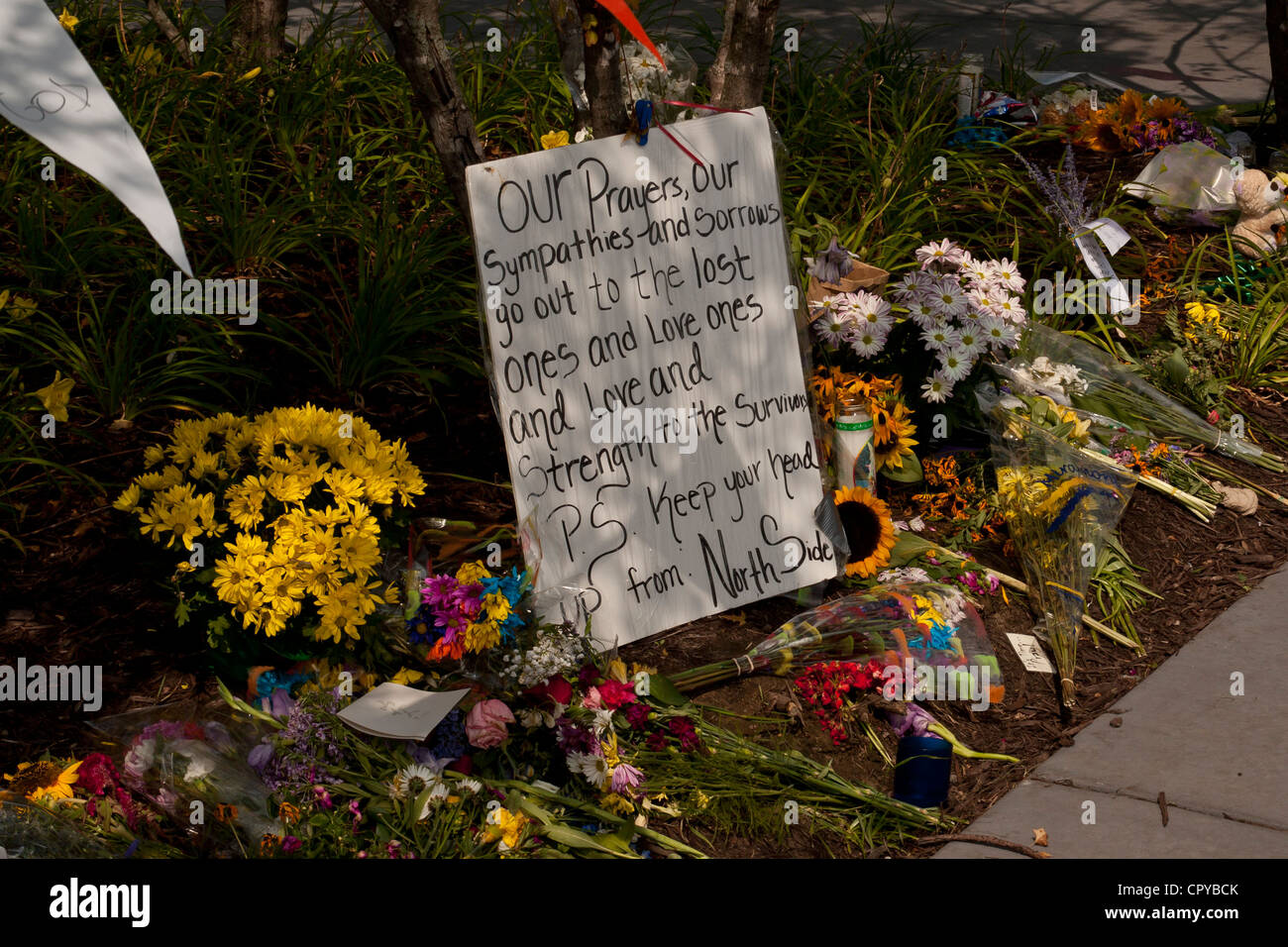 Mementos and memorials left at the 35W bridge collapse site Stock Photo ...