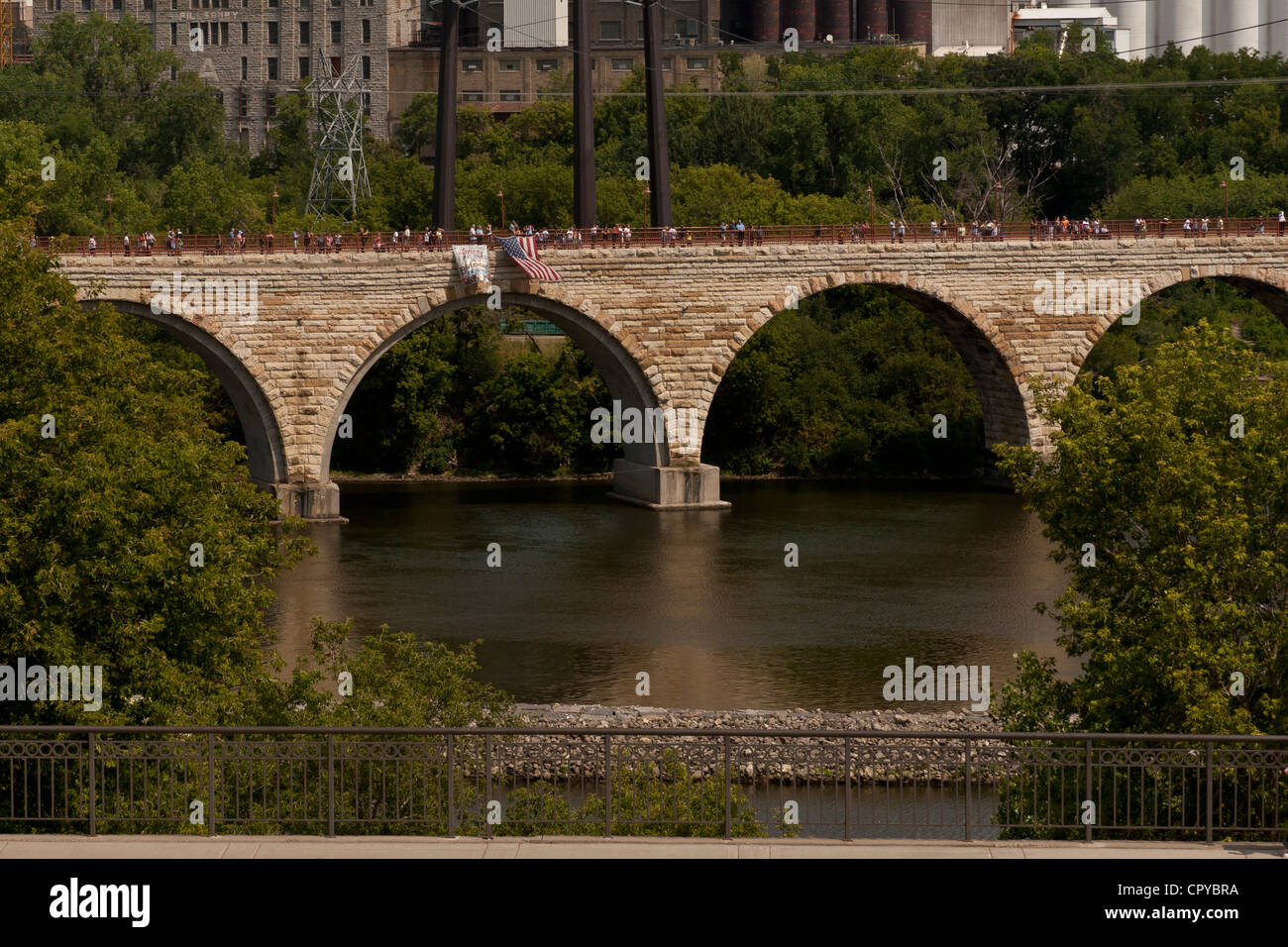 People looking on at the rubble from the 35W bridge collapse Stock ...