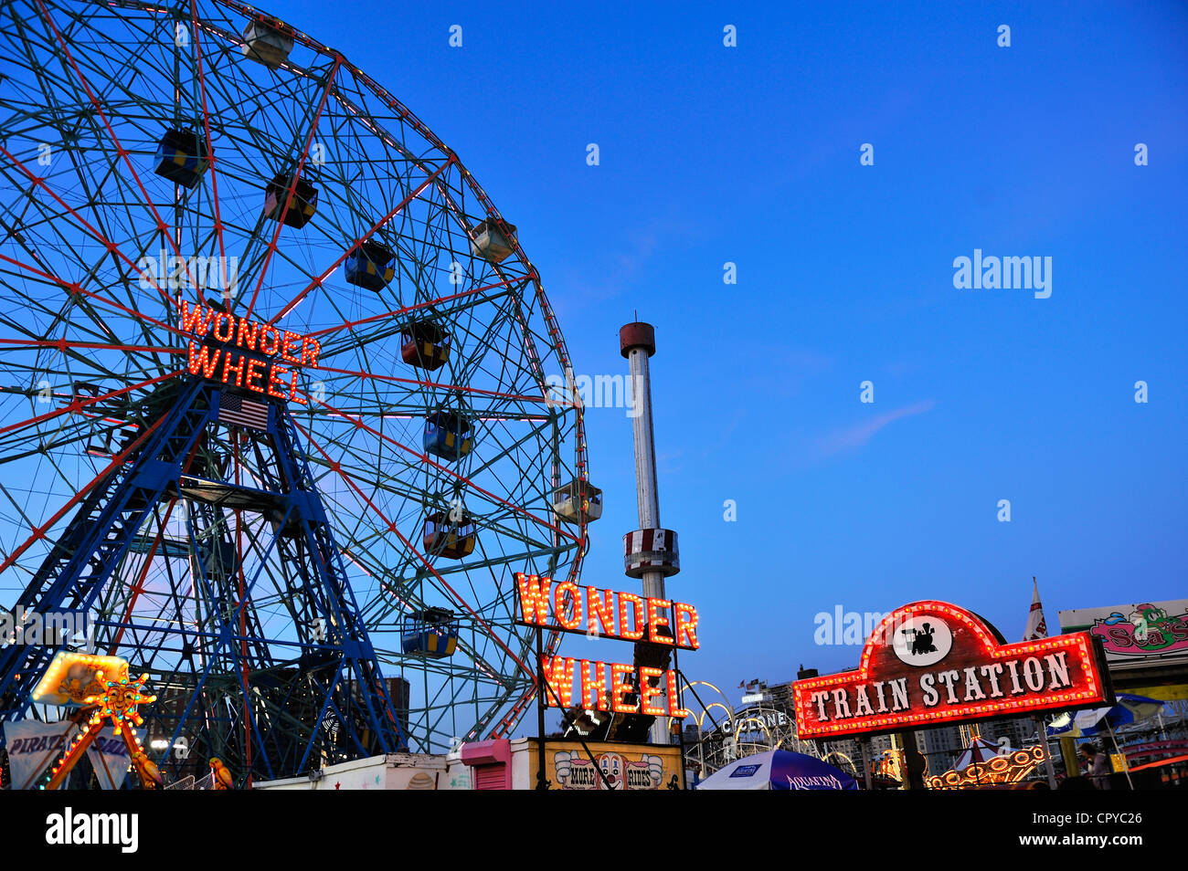 Wonder Wheel at Coney Island Amusement Park Stock Photo - Alamy