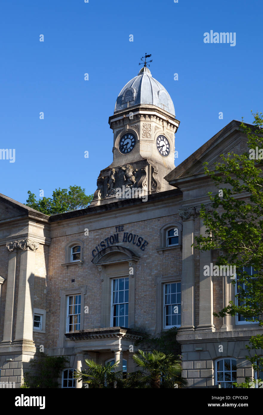 The Custom House Bar and Restaurant Penarth Stock Photo - Alamy