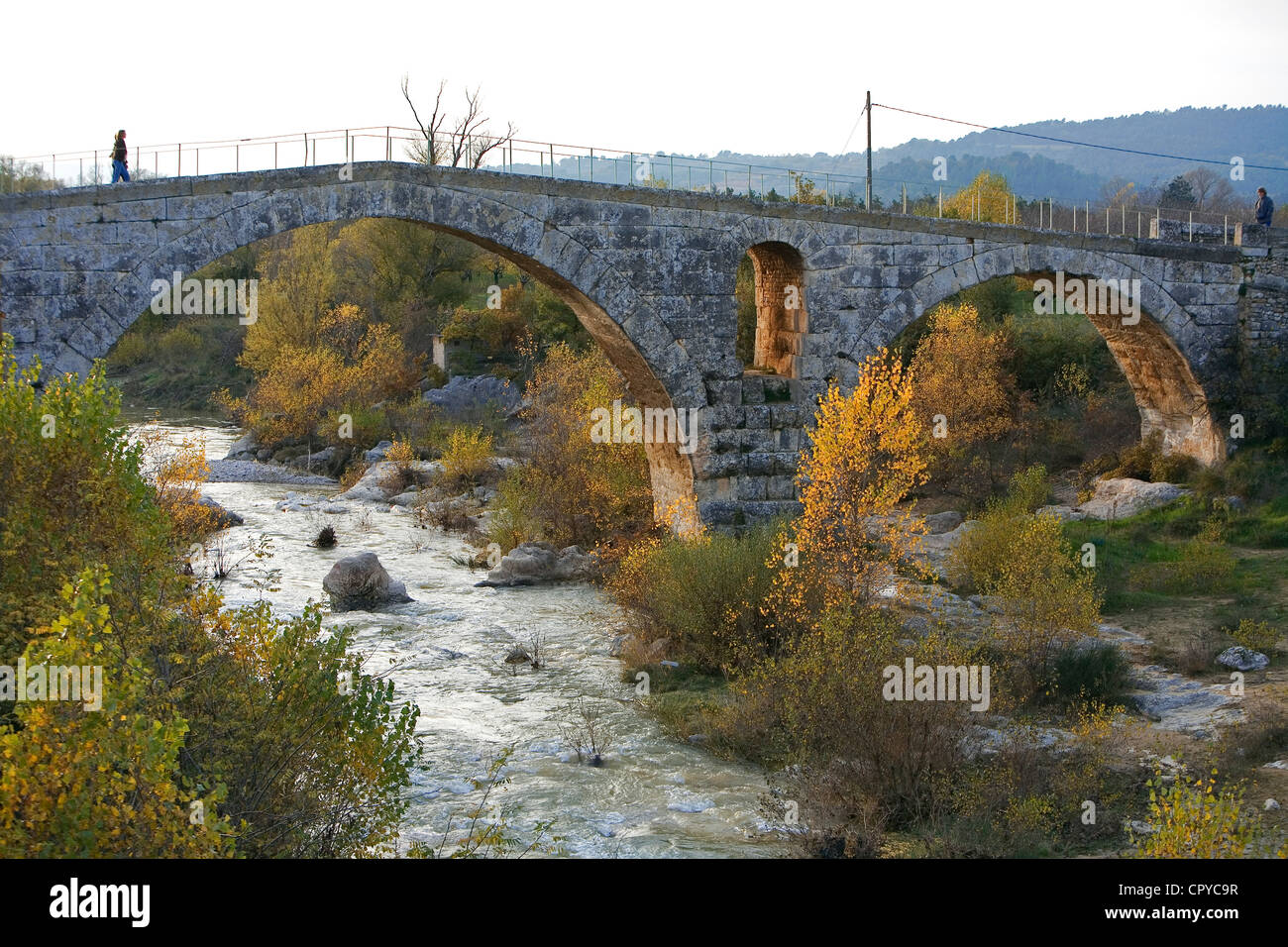 France, Vaucluse, Luberon, Bonnieux, Pont Julien over Calavon River ...