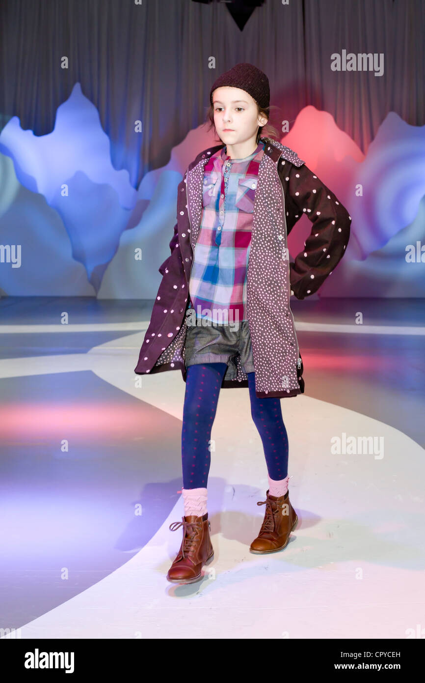 Child girl model catwalk hi-res stock photography and images - Alamy
