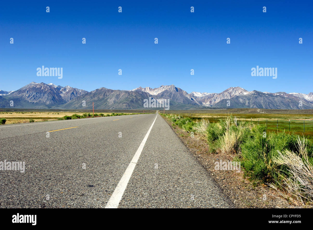 Benton Crossing Road looking West toward High Sierra mountains Stock ...