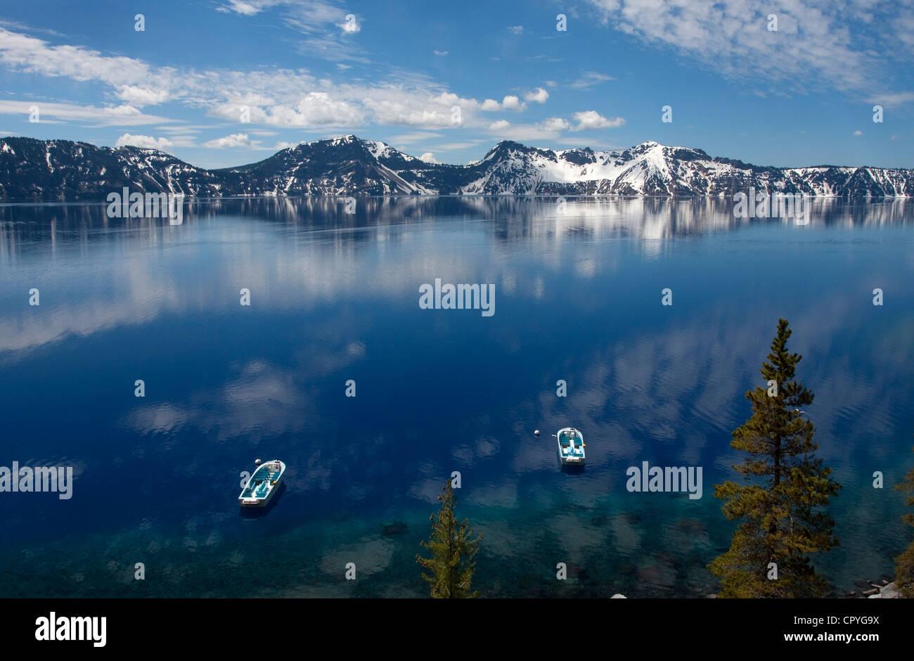 A scenic view of Crater Lake, Oregon, USA (7th deepest lake in the ...