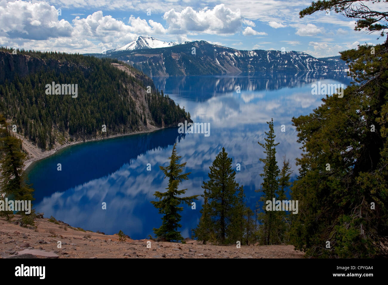 A scenic view of Crater Lake, Oregon, USA (7th deepest lake in the ...
