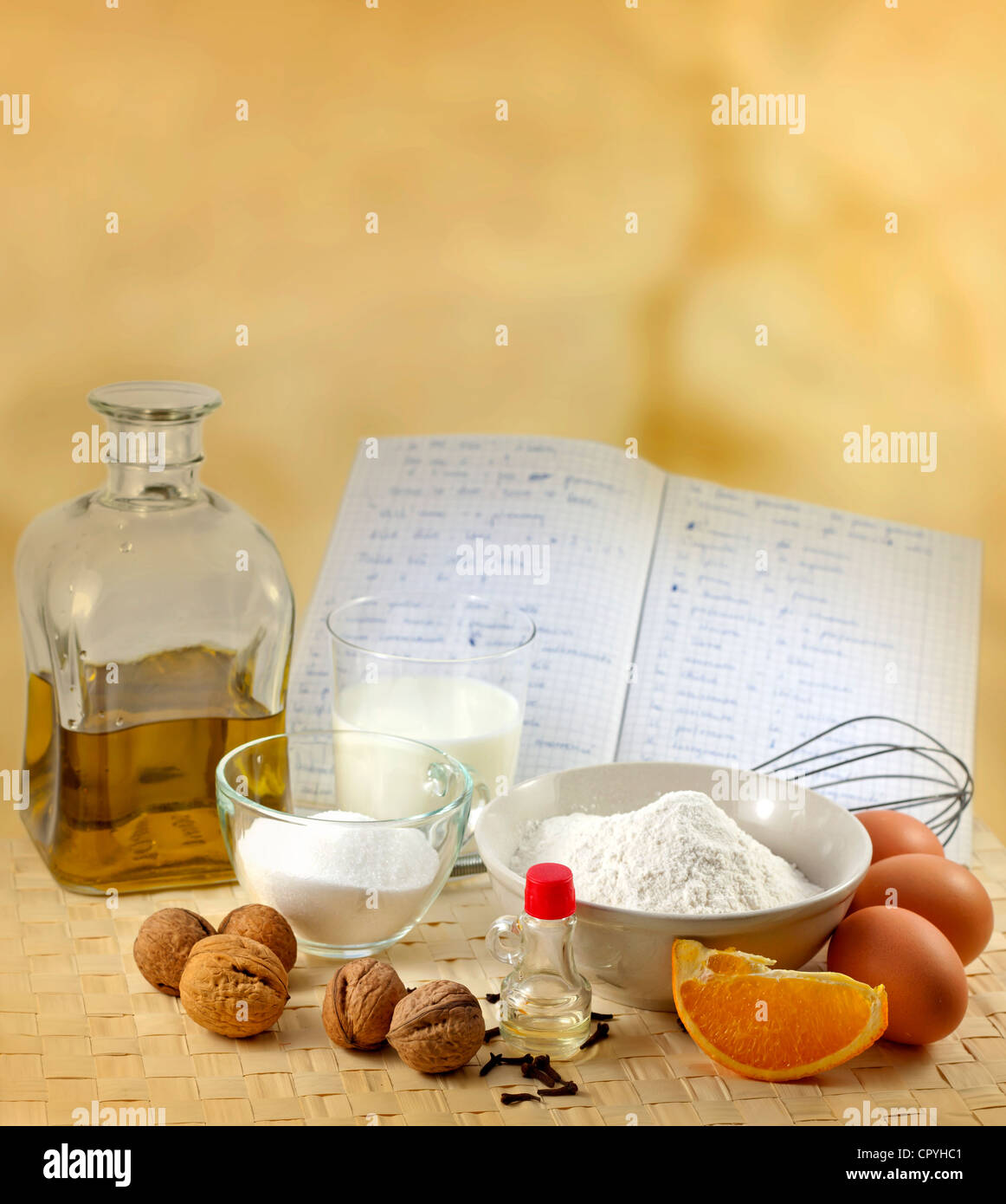 Cracked cakes hi-res stock photography and images - Alamy