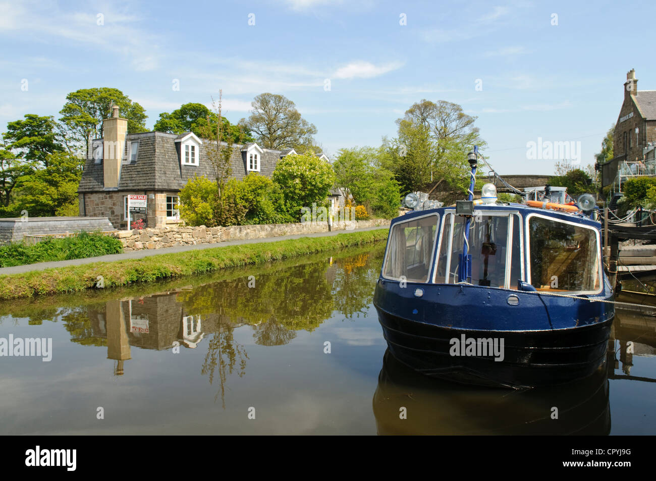 Barge canal mooring hi-res stock photography and images - Alamy