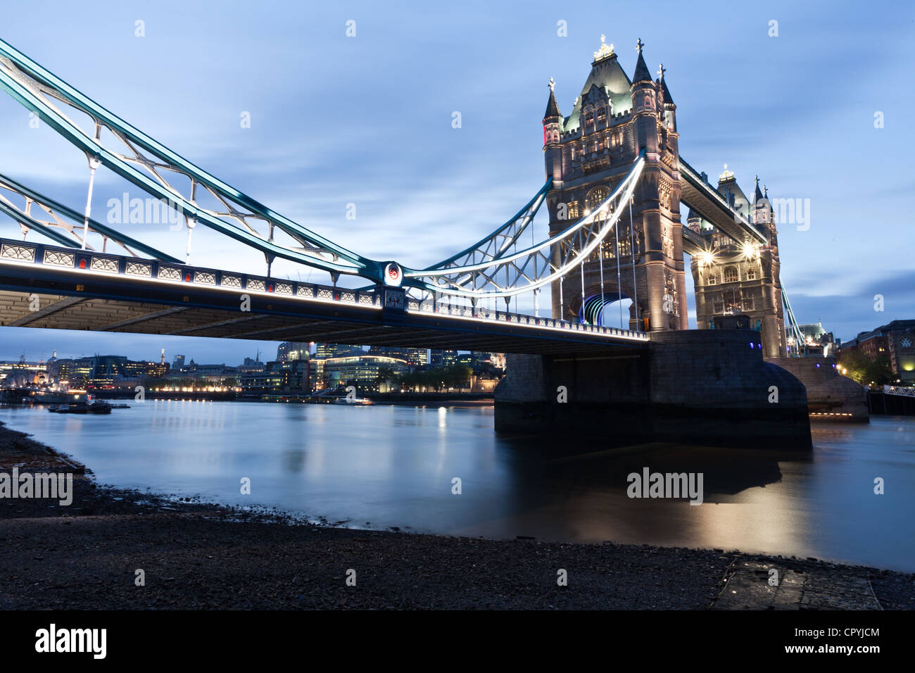 Tower bridge night hi-res stock photography and images - Alamy