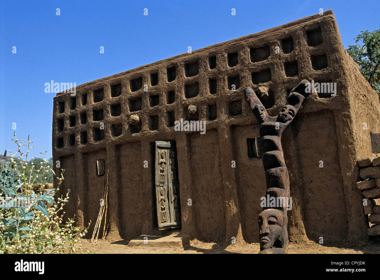 Dogon village cliffs hi-res stock photography and images - Alamy
