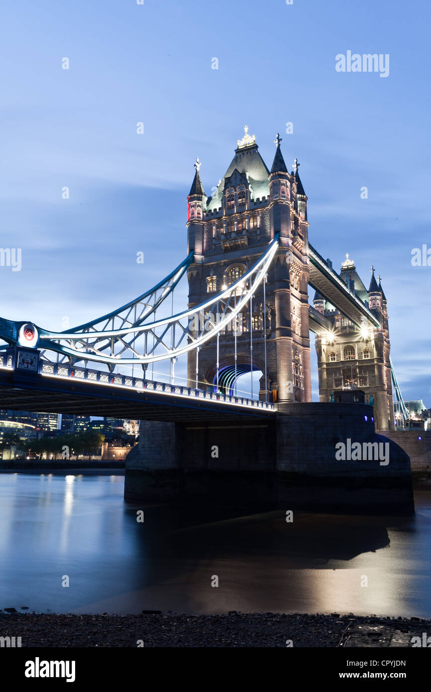 London shot at night time hi-res stock photography and images - Alamy