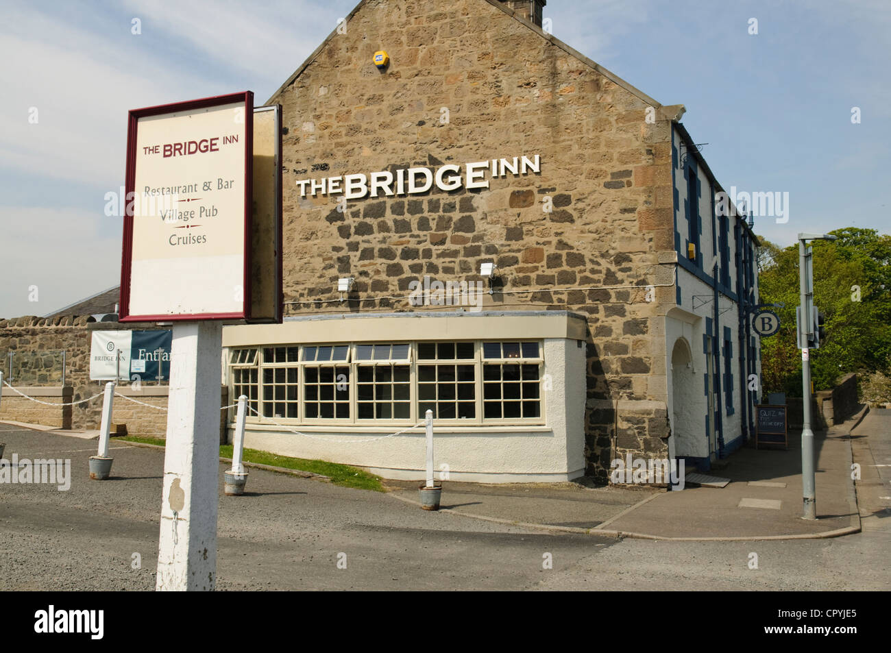 The bridge tavern pub sign hi-res stock photography and images - Alamy