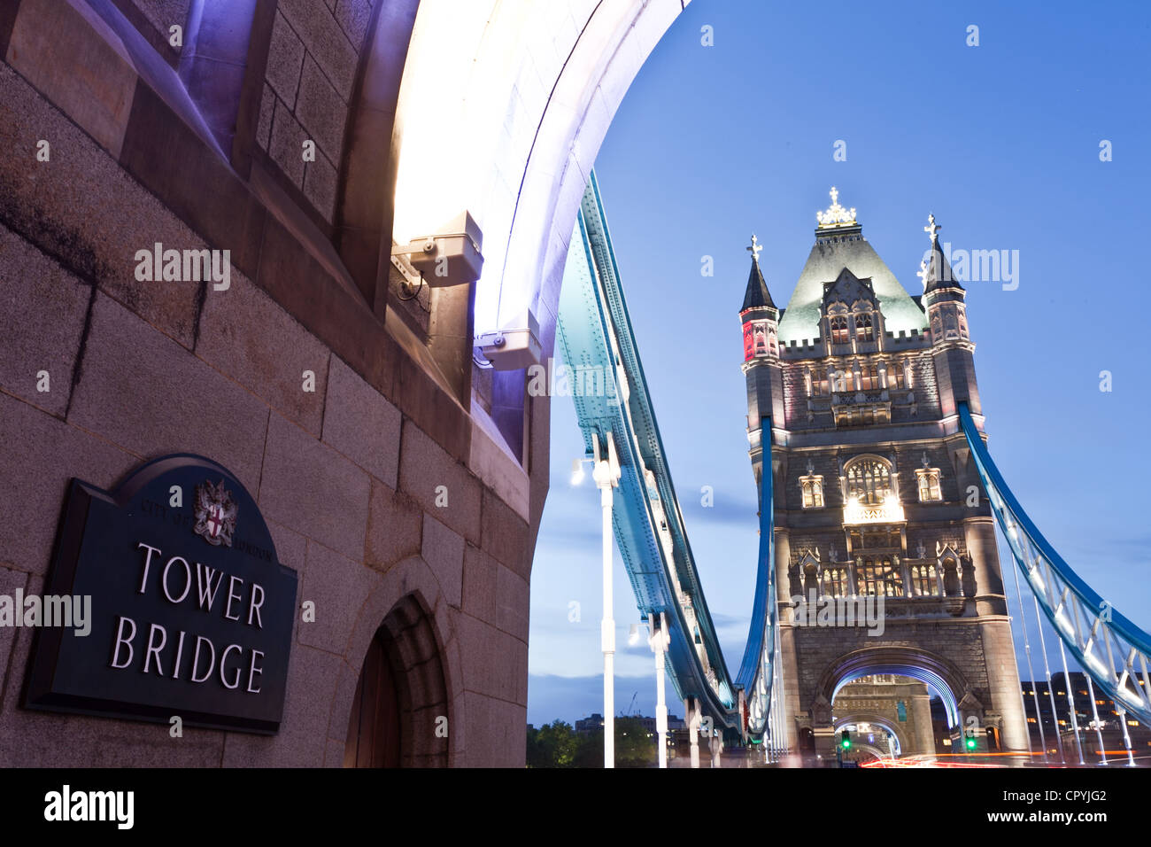 Tower bridge night hi-res stock photography and images - Alamy