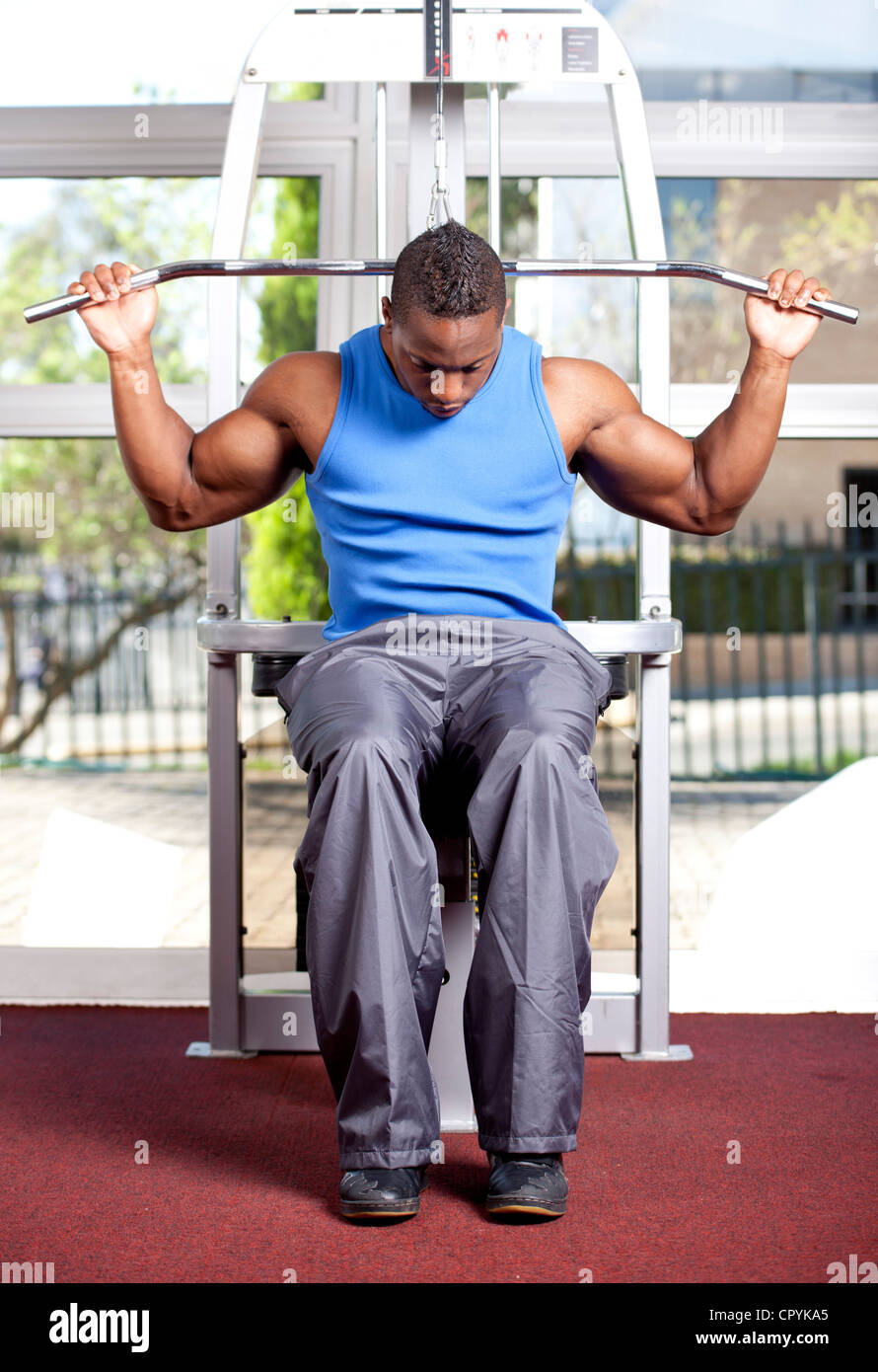 Lat pulldowns hi-res stock photography and images - Alamy
