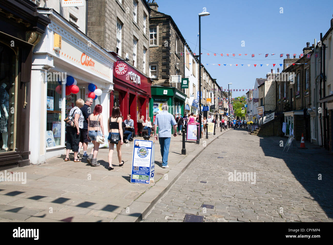 Skipton high street hi-res stock photography and images - Alamy