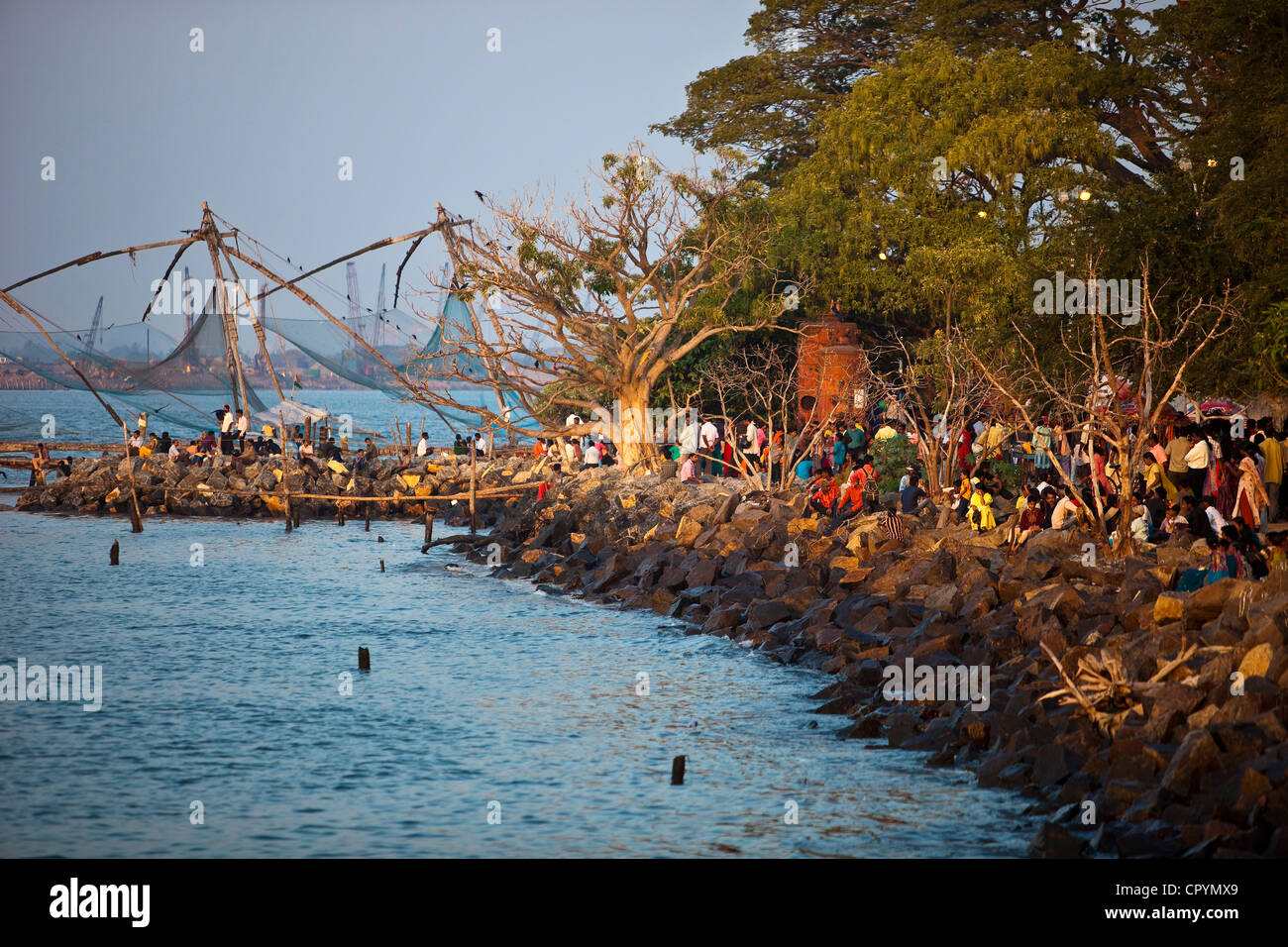 Chinese fishing nets kochi cochin kerala hi-res stock photography and ...