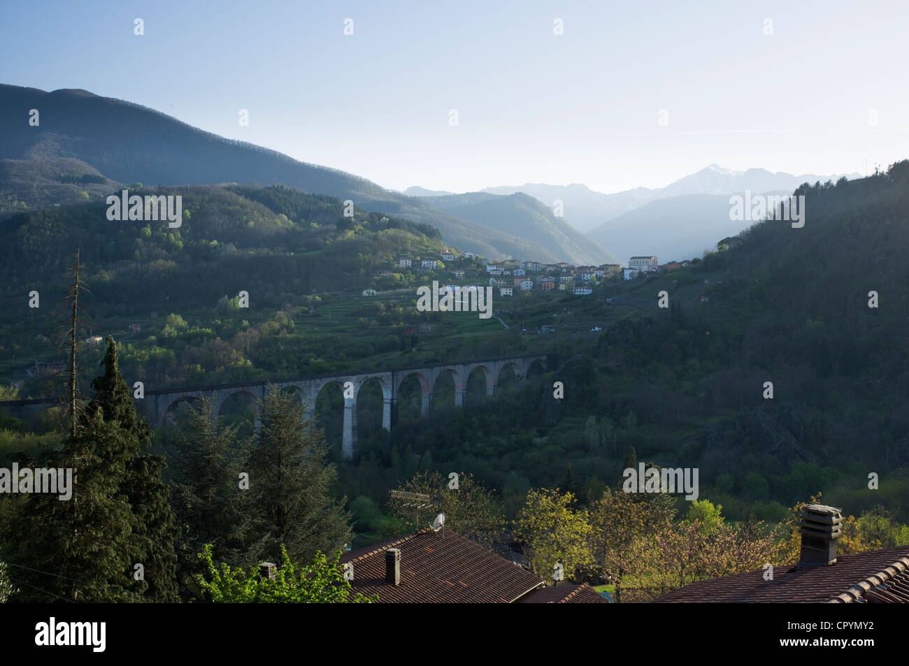 Tuscany bridge hi-res stock photography and images - Alamy