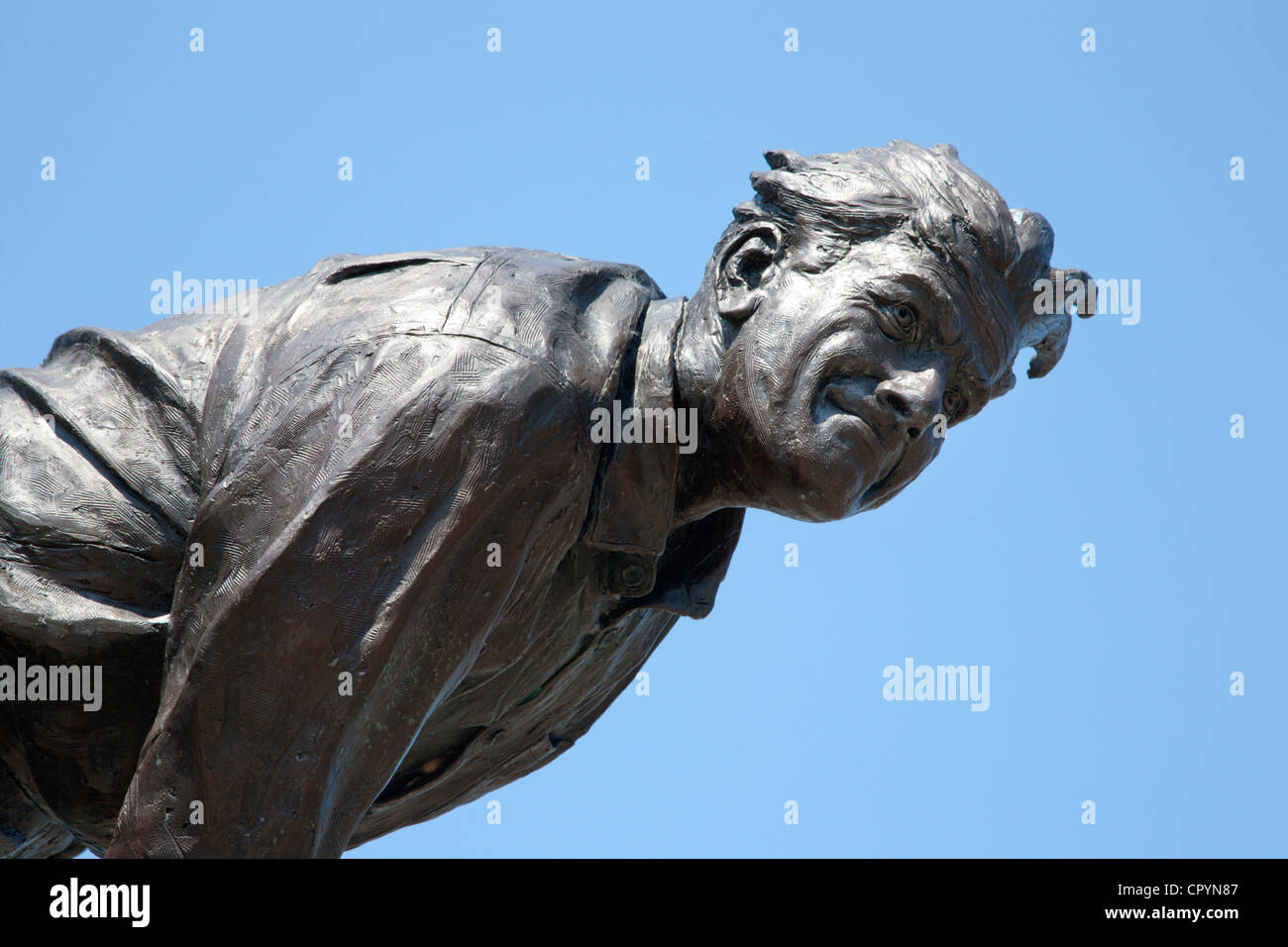 Fred trueman statue hi-res stock photography and images - Alamy