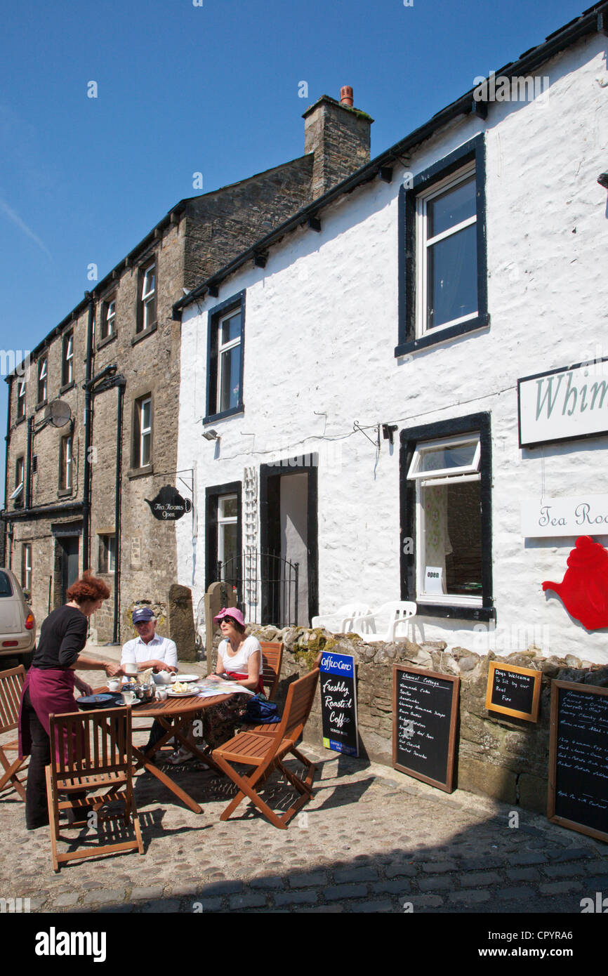 People Sitting Outside Tea Shop High Resolution Stock Photography and ...