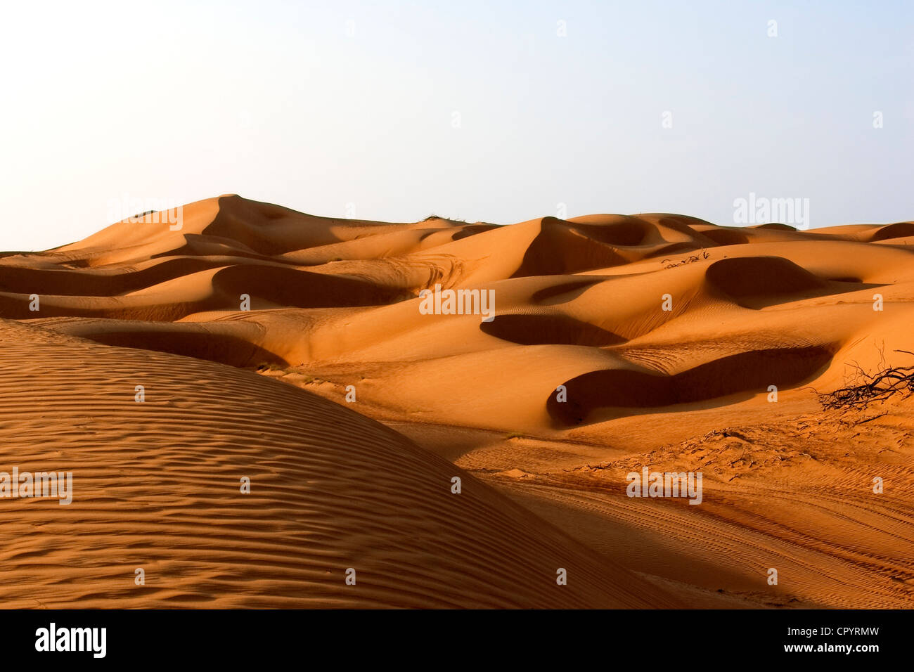 Landscape wahiba sands al sharqiya hi-res stock photography and images ...
