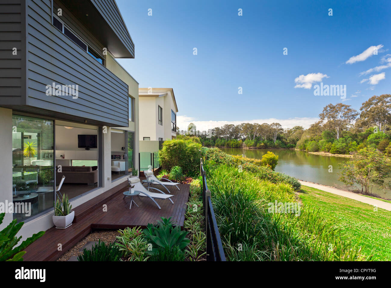 Modern house overlooking river hi-res stock photography and images - Alamy