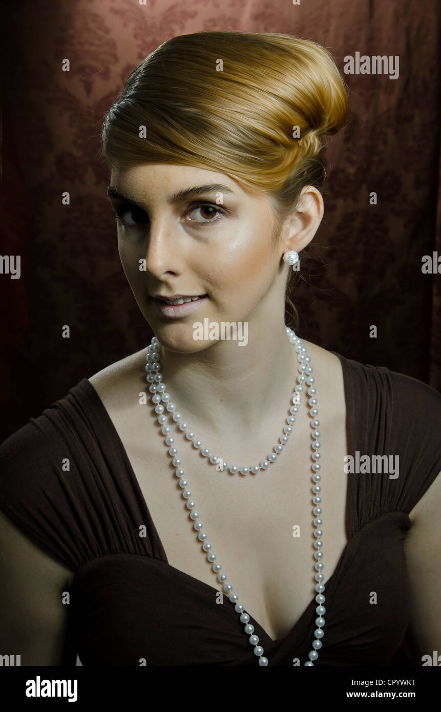 Portrait young woman wearing pearl hi-res stock photography and images ...