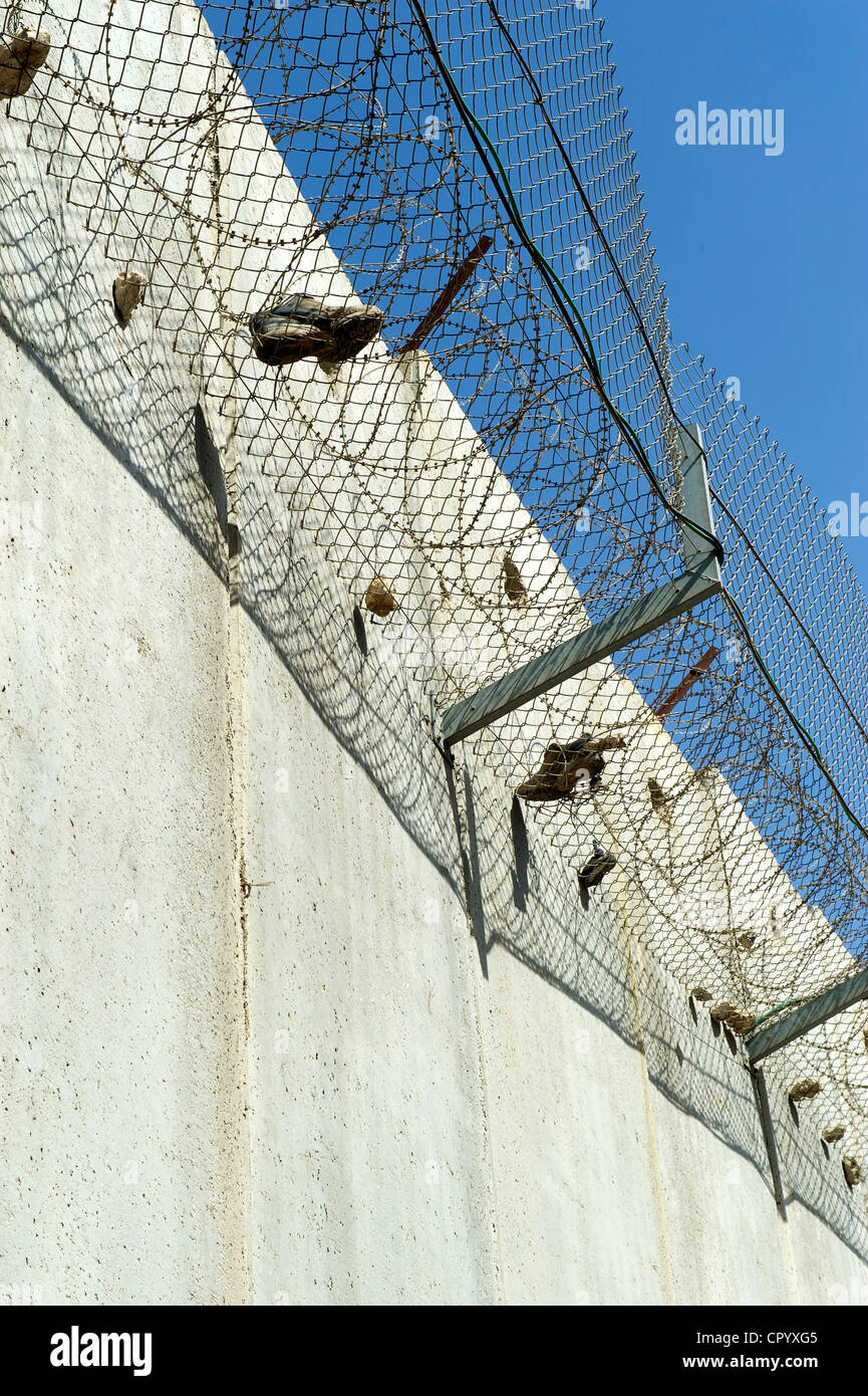 Border fortification between Israel and the Palestinian territories in ...