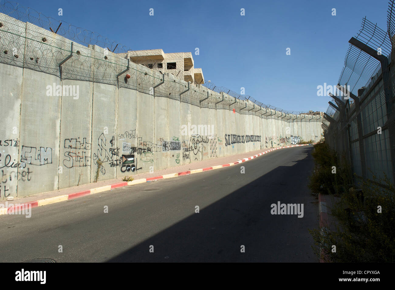 Border fortification between Israel and the Palestinian territories in ...