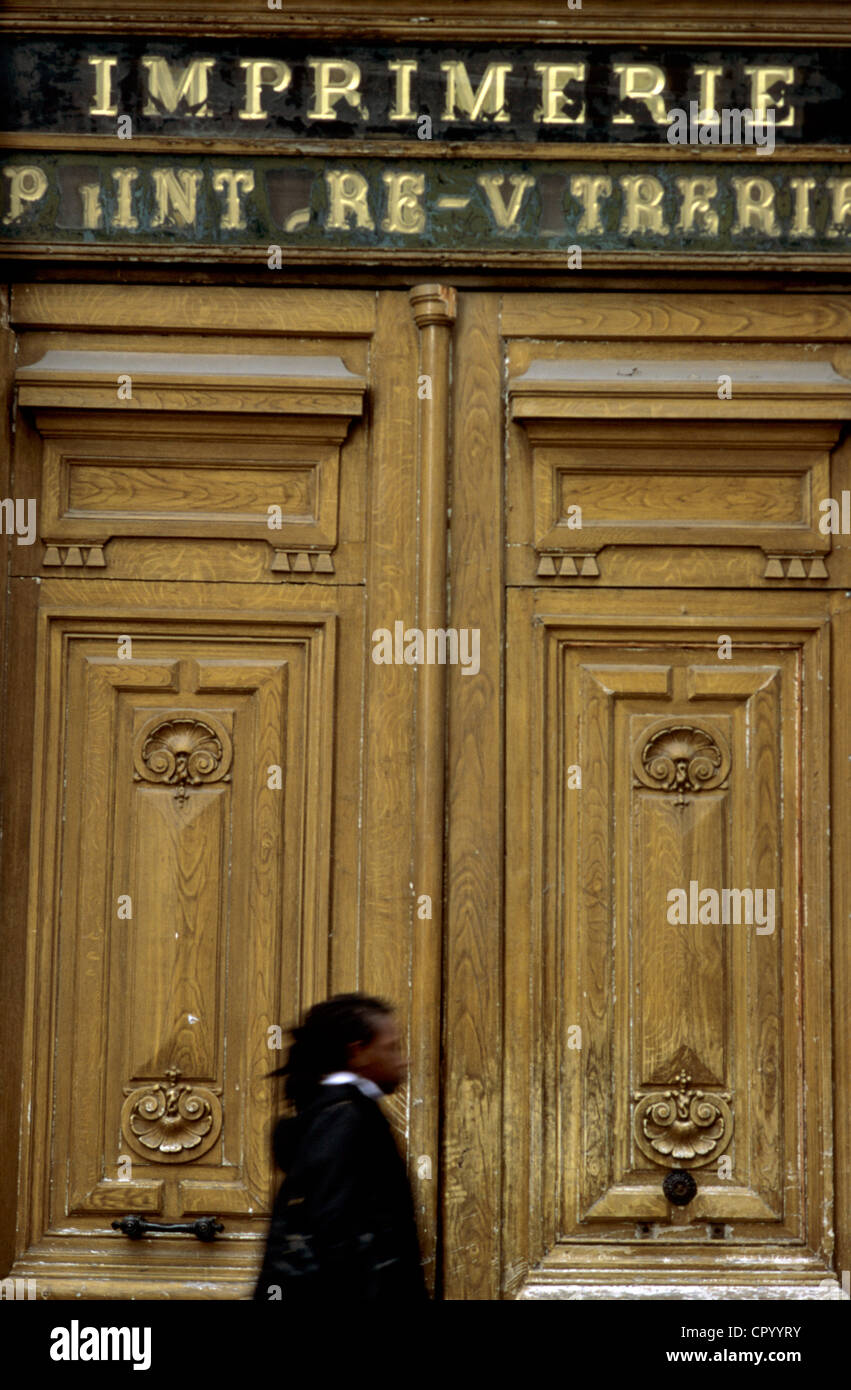 France, Paris, street in the 17th arrondissement or District Stock ...