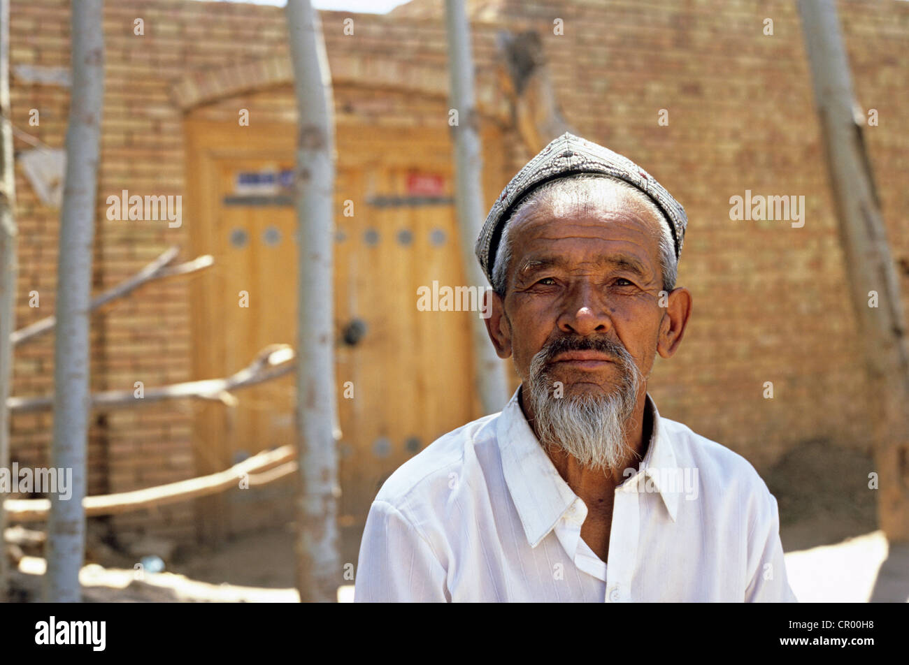 Portrait old uyghur man kashgar hi-res stock photography and images - Alamy