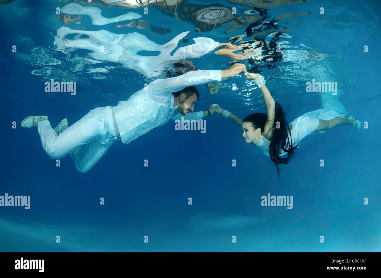 Bride and groom, underwater wedding in a pool Stock Photo - Alamy