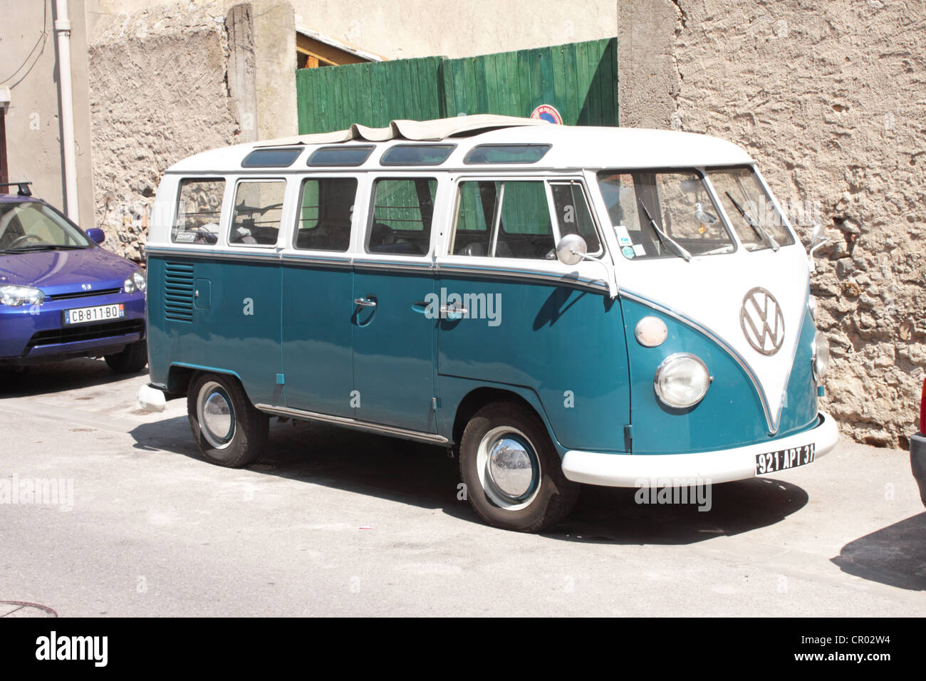 Vw minibus hi-res stock photography and images - Alamy