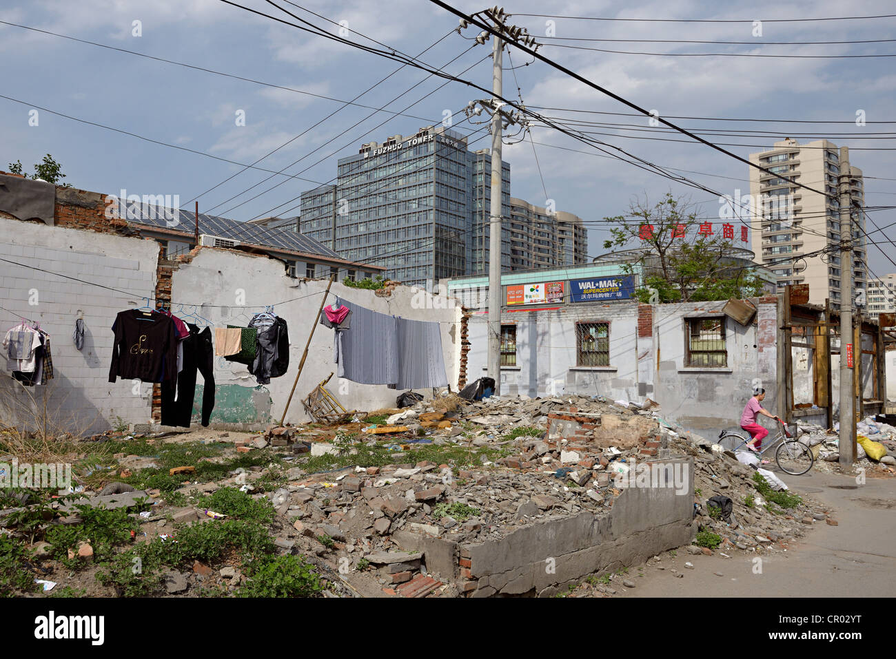 Wealth and poverty china hi-res stock photography and images - Alamy
