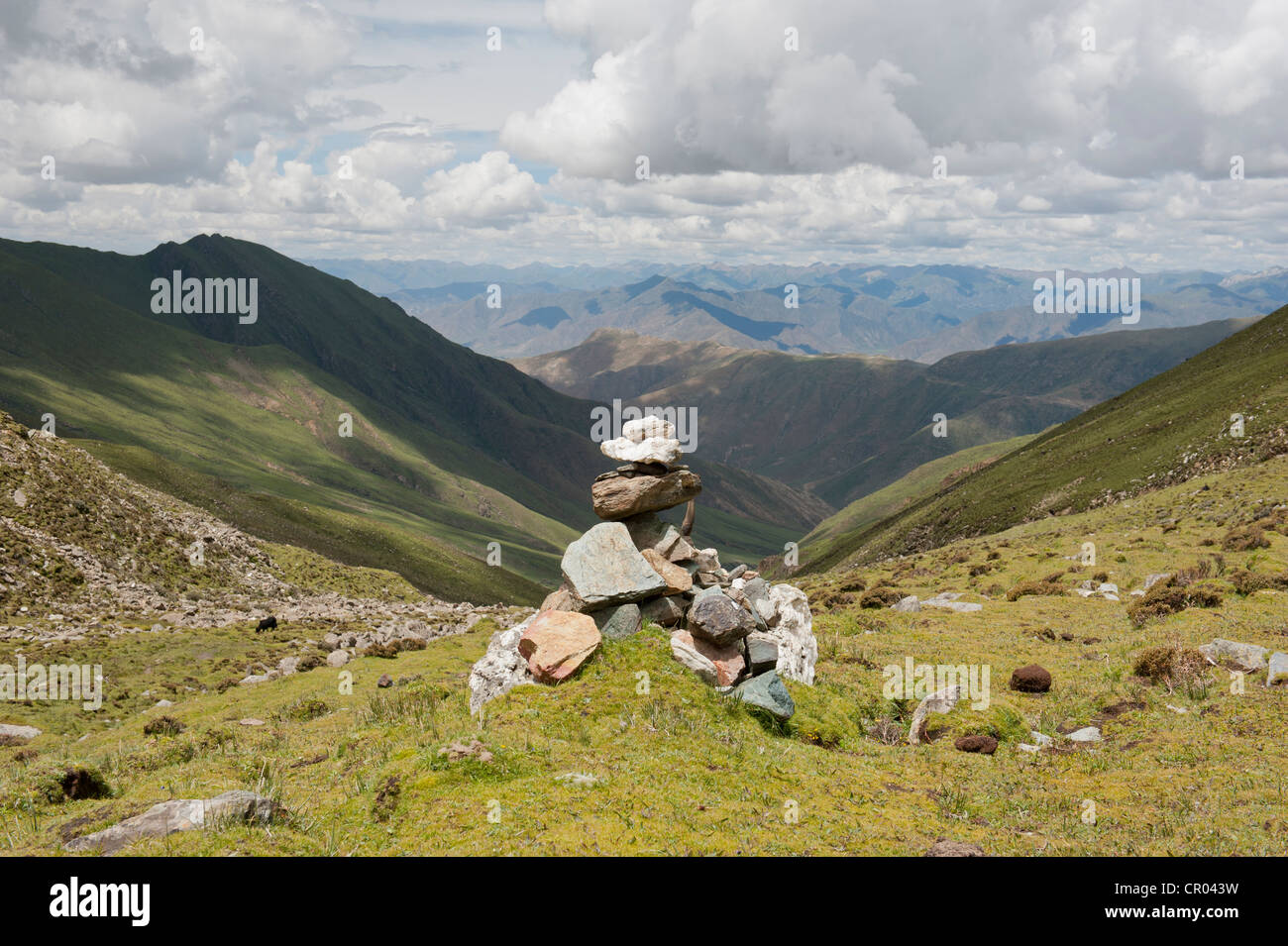 Chinese mountain pathway hi-res stock photography and images - Alamy