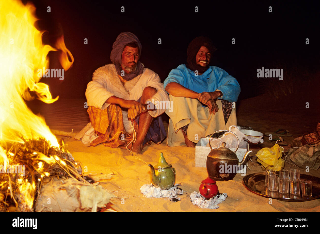 Mauritania, Maqteir Desert, nomads, the tea ritual Stock Photo - Alamy