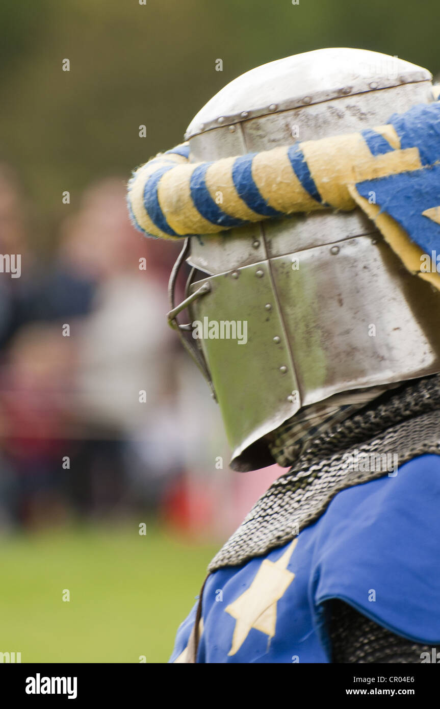 Chain mail knight hi-res stock photography and images - Alamy