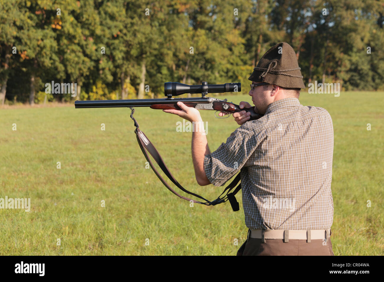 Hunter with a rifle at the ready Stock Photo - Alamy