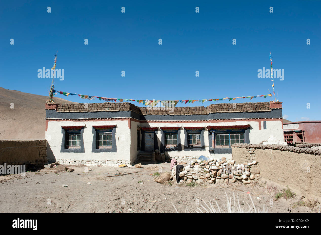 Typical Tibetan house, flat roof, village Lung Chang at Old Tingri ...