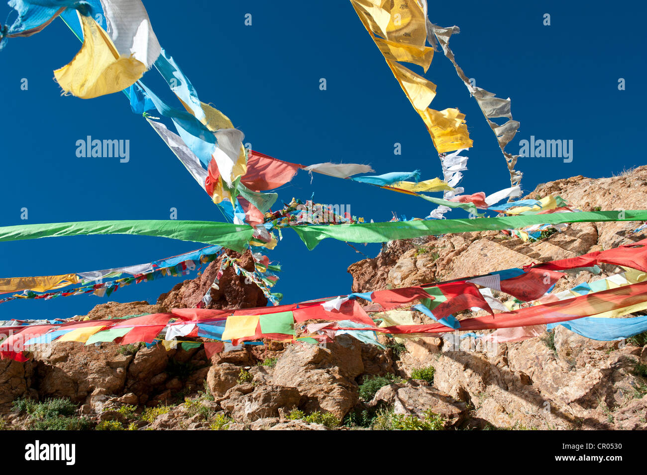 Flags fluttering hi-res stock photography and images - Alamy