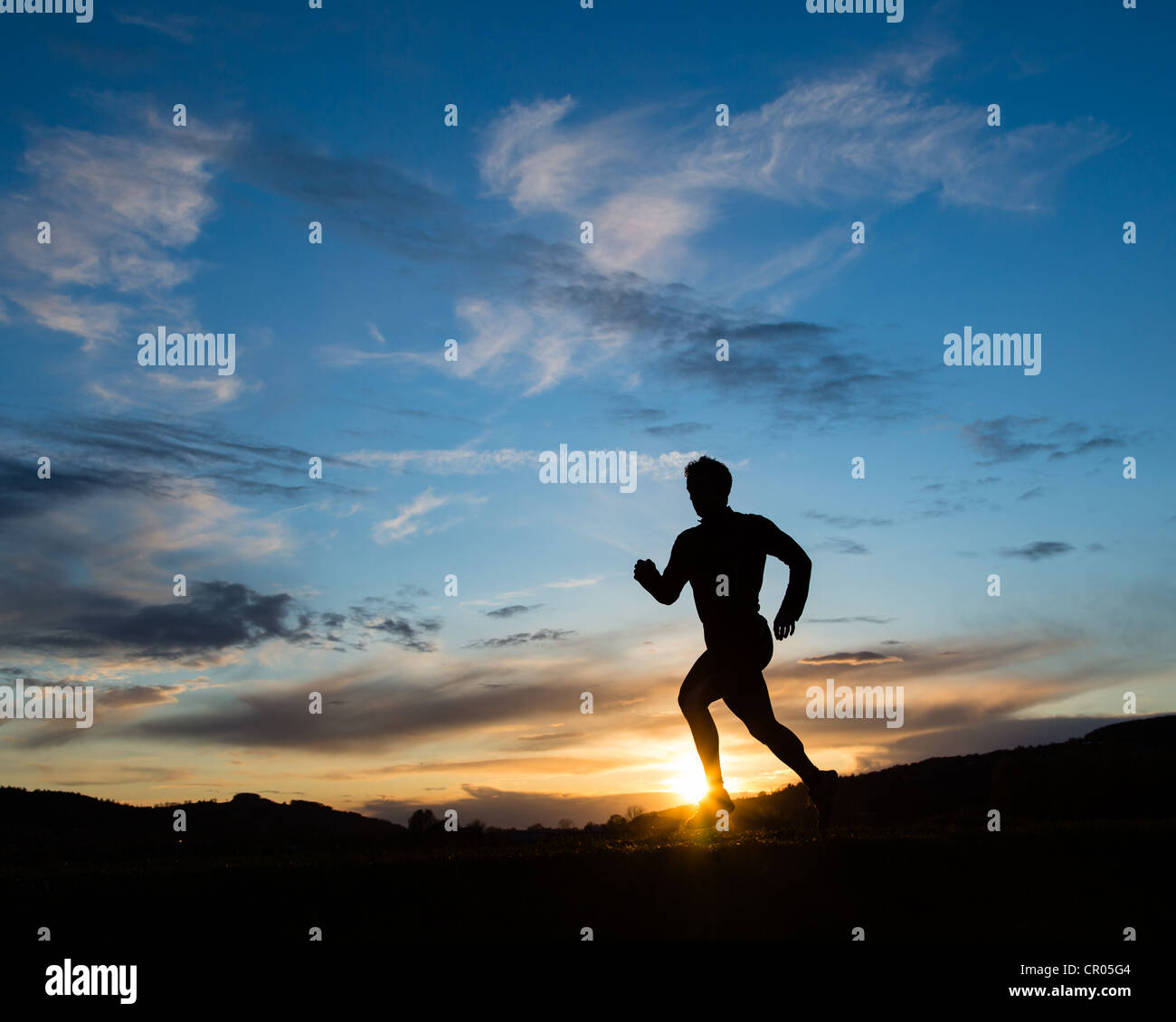 Running silhouette hi-res stock photography and images - Alamy