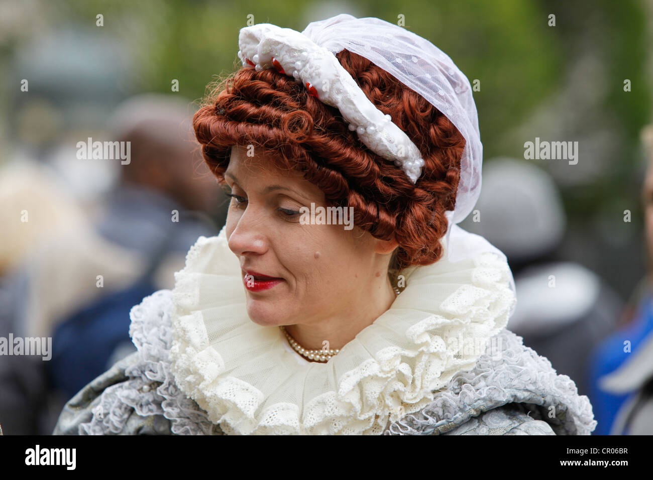 Street entertainer or actress dressed as Queen Elizabeth the First ...