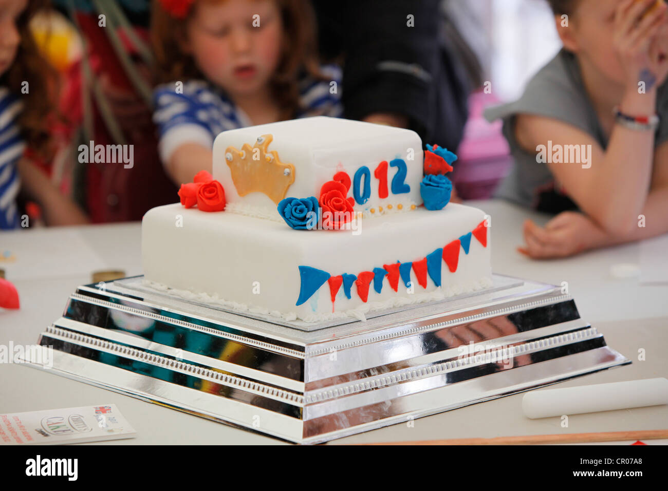 Young girl helping to decorate a cake Stock Photo - Alamy