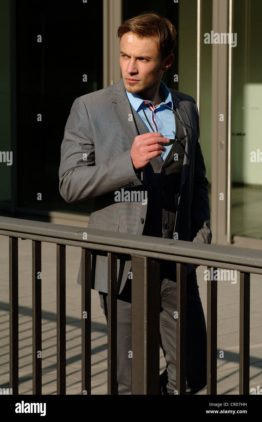 People building a bank hi-res stock photography and images - Alamy