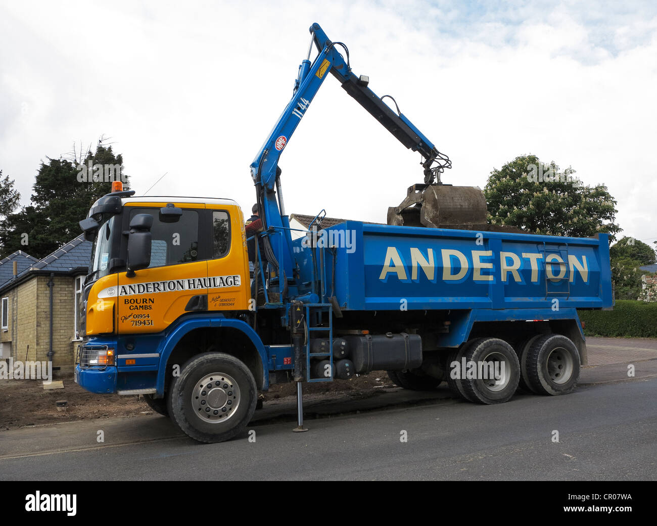 Grab lorry hi-res stock photography and images - Alamy