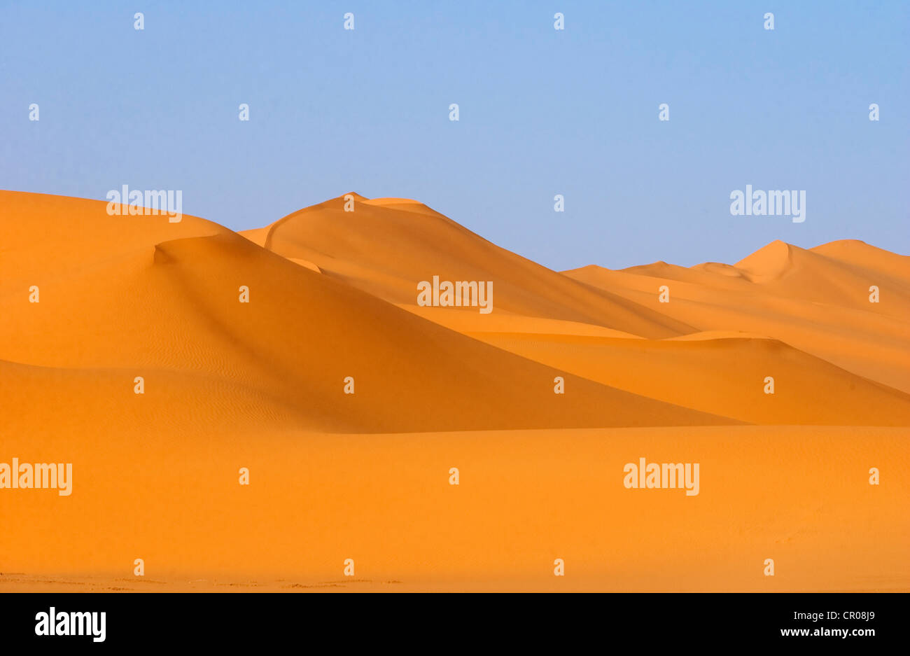 Libya, Sahara, Ghat Region, sand dunes of erg Ouan Kasa, bordering ...