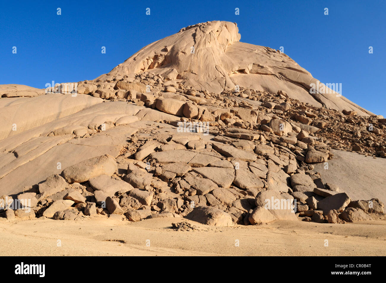 Huge granite dome at Tehenadou, Adrar n'Ahnet, Algeria, Sahara, North ...